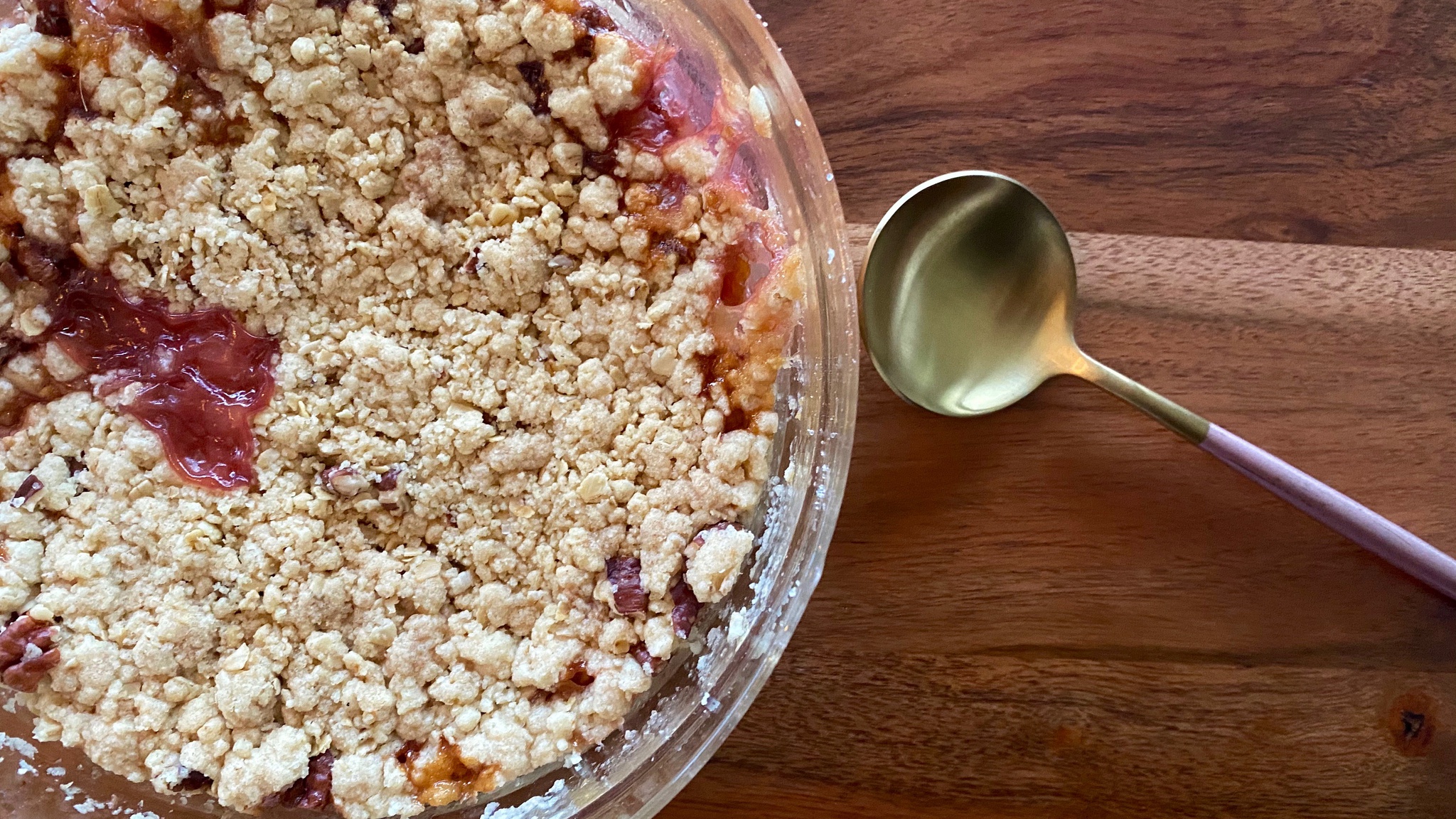 Peach and Pecan Crumble Recipe - Fresco
