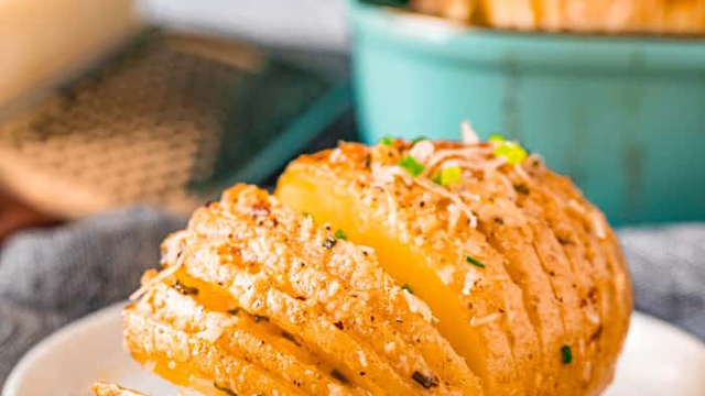 Easy Hasselback Potatoes Recipe - Fresco