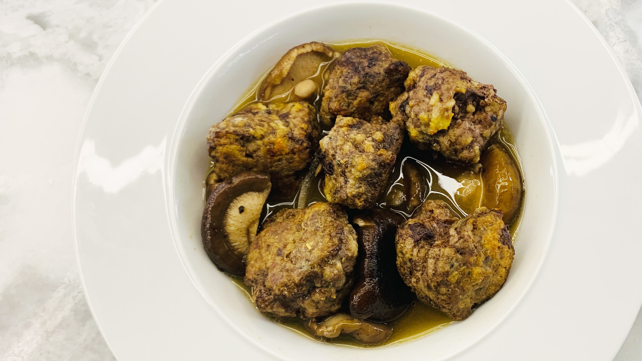Magic Pot Lamb Meatballs en Brodo Recipe - Fresco